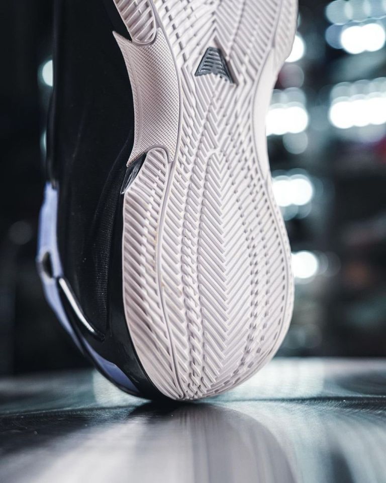 Les Adidas AE2 enfin dévoilées ! – Sneakers Culture